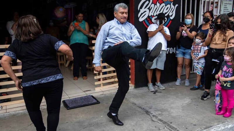 "Lobo" Vásquez, el hombre que baila para combatir la pena en Guatemala ...
