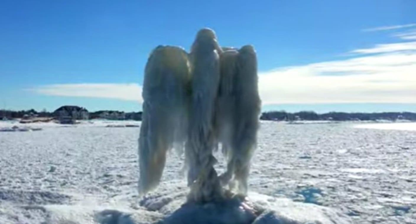 Aparece un ‘ángel de hielo’ a orillas del lago Michigan (VIDEO ...