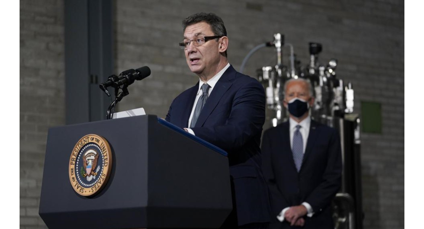 Albert Bourla, CEO de Pfizer, ayudó a salvar el mundo, ¿podrá rescatar ...