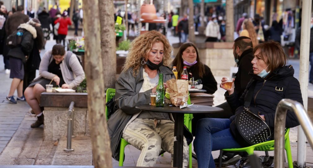 Regreso a la vida normal será en un año, según Pfizer, con una ...