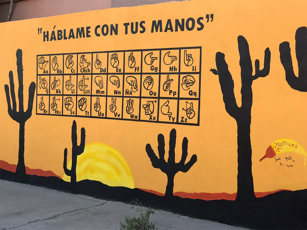 Un mural de la Lengua de Señas Mexicana creó Julián en la colonia ...