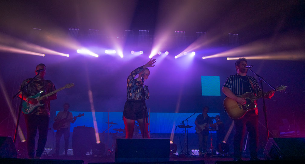 Matisse celebra cumpleaños de vocalista Román Torres durante concierto ...