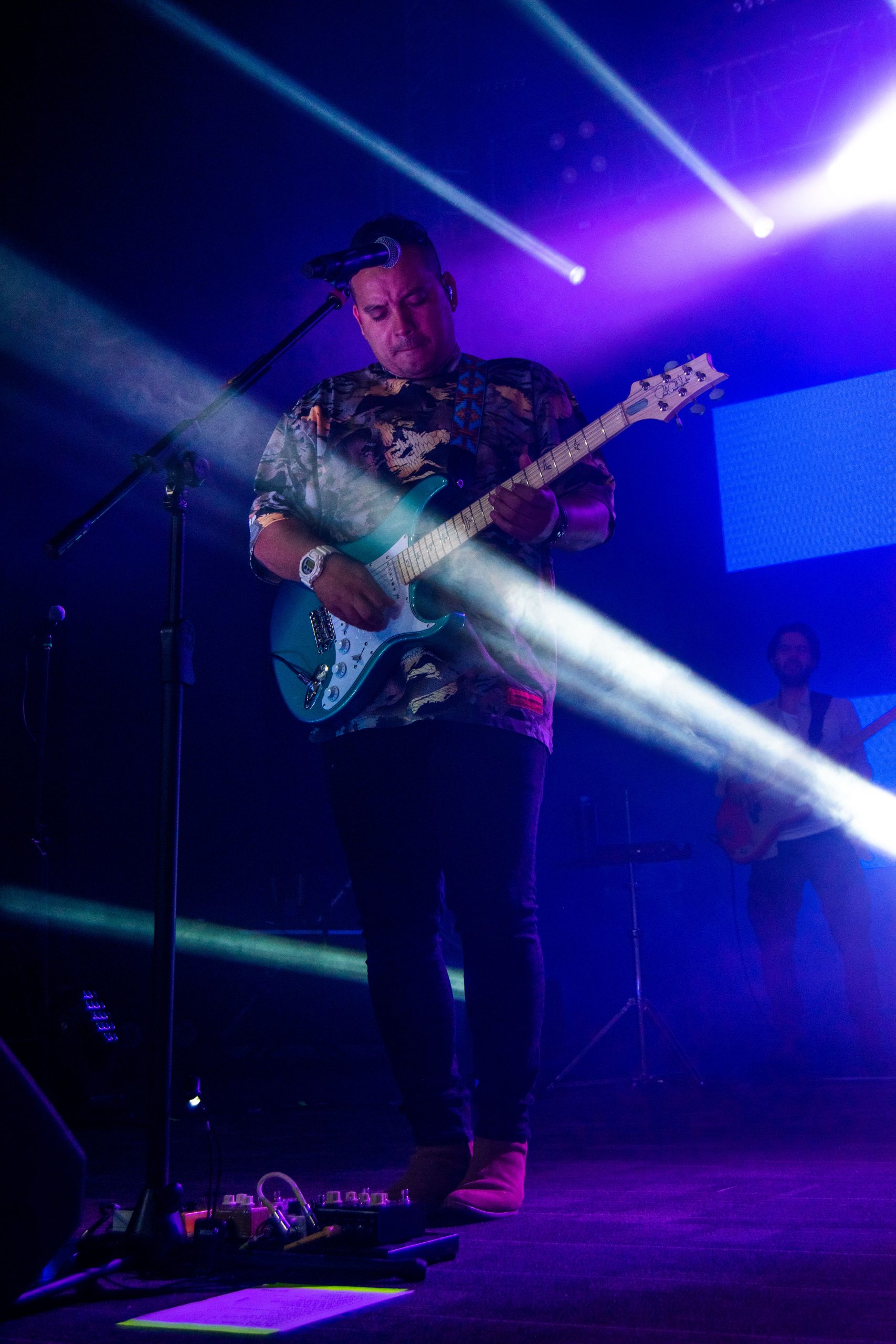 Matisse celebra cumpleaños de vocalista Román Torres durante concierto ...