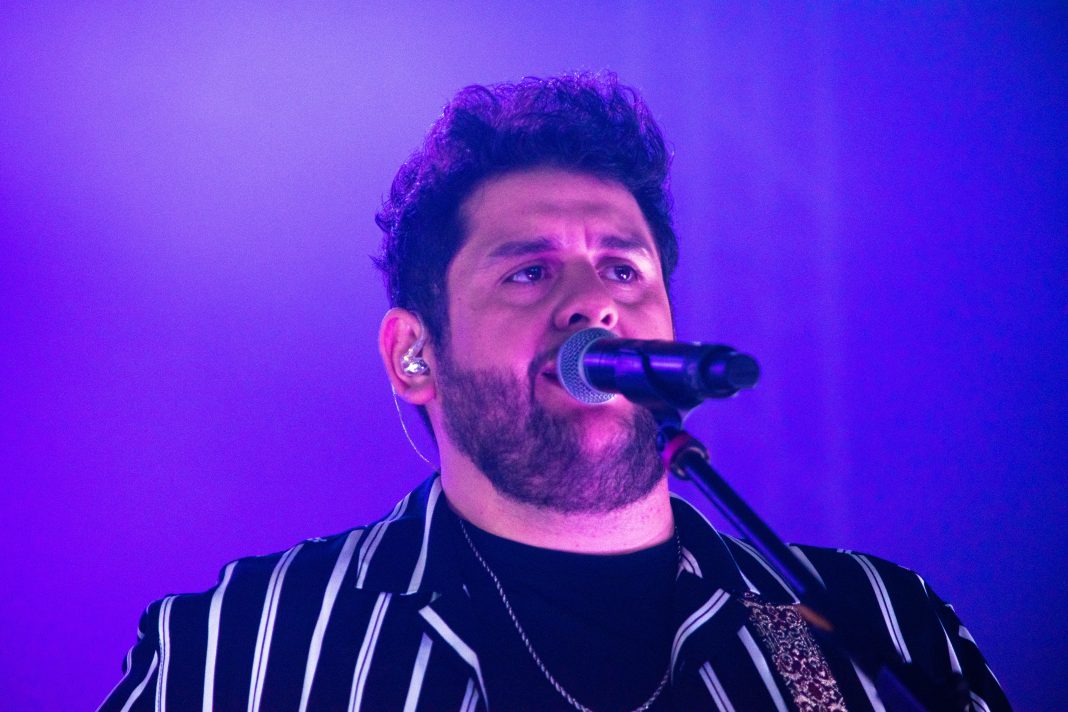 Matisse celebra cumpleaños de vocalista Román Torres durante concierto ...