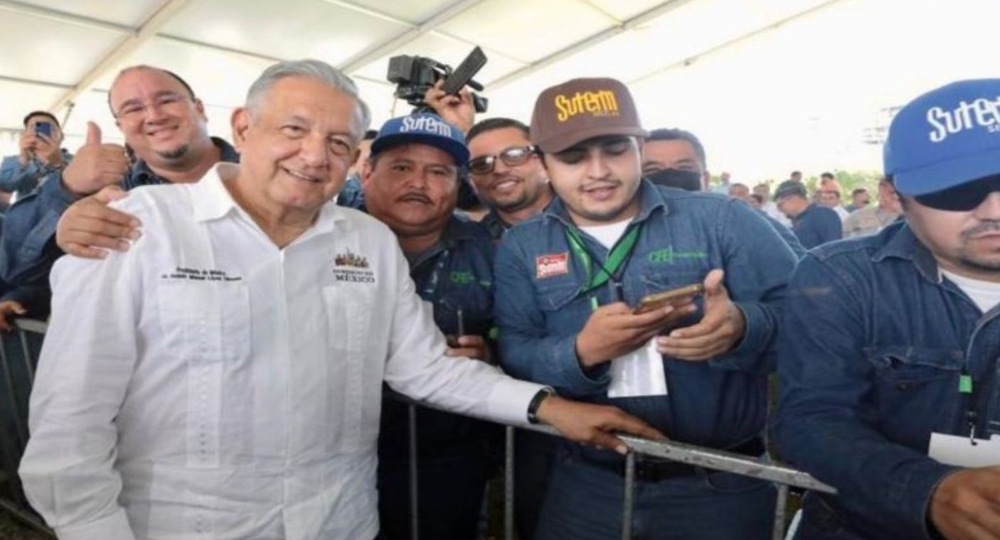 López Obrador pide a electricistas llevar Internet de la 4T a todo ...