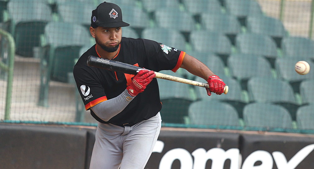 Continúan entrenamientos de Naranjeros de Hermosillo en estadio Sonora ...