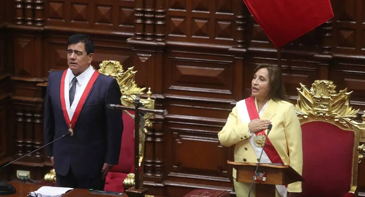 Dina Boluarte jura como primera presidenta de Perú - Proyecto Puente