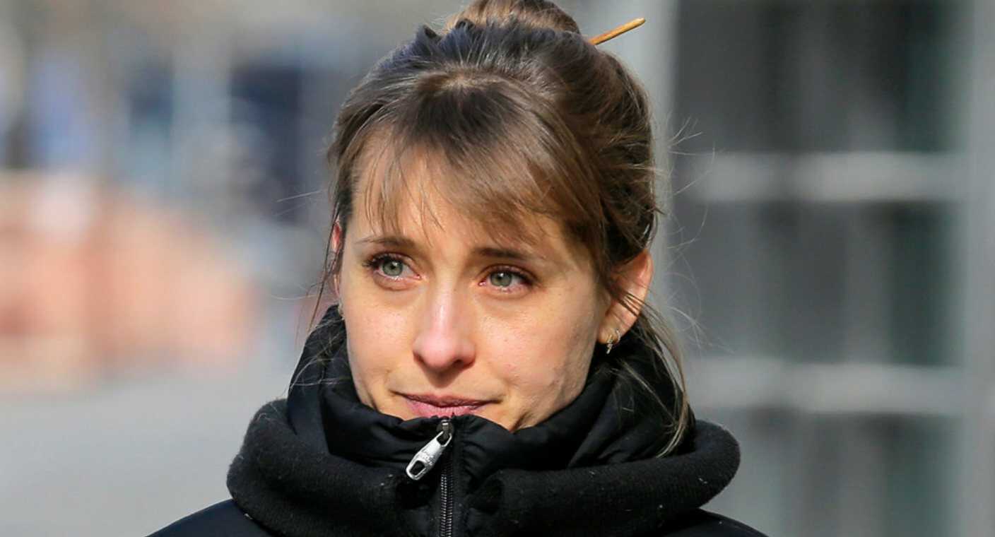 Tras dos años, sale de prisión Allison Mack, señalada por sus vínculos ...