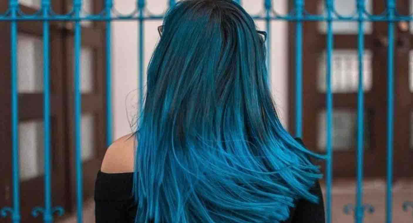 La niña del pelo azul y el fin del reglamento escolar - Proyecto Puente