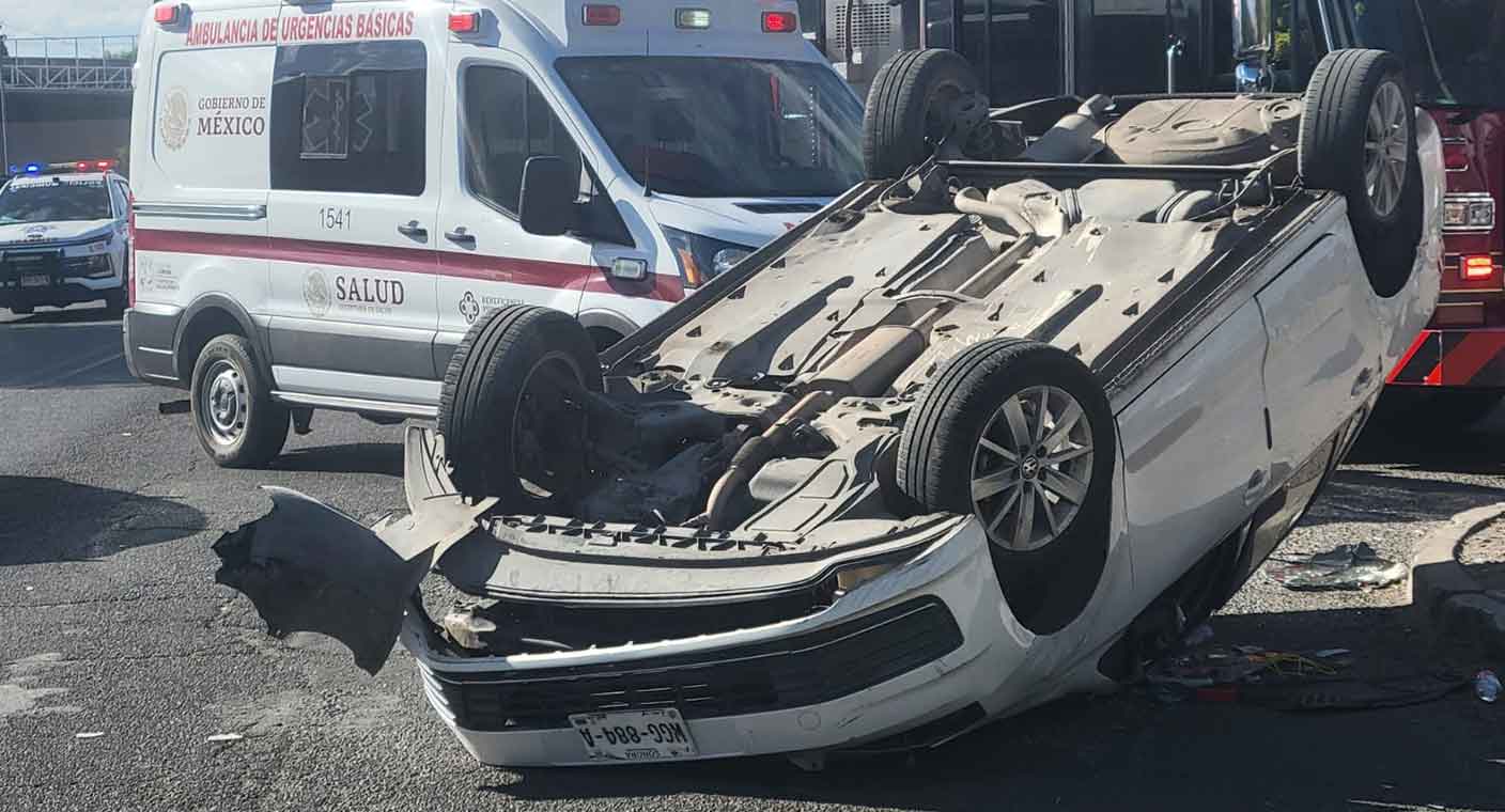 Vuelca automóvil tras chocar en bulevar Serna en Hermosillo (FOTOS ...