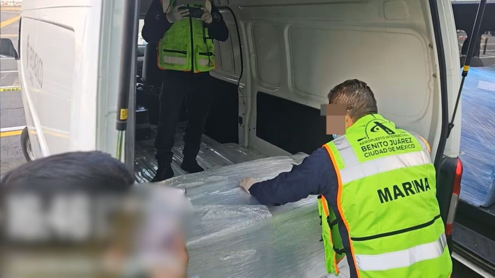 Binomio canino ‘Néstor’ detecta paquete con fentanilo valuado en mdd en ...