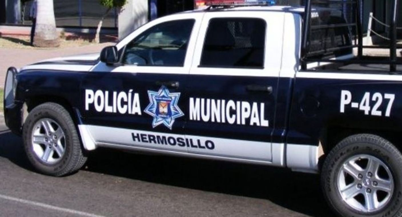 Mujer es arrestada por agredir y morder a policía durante desalojo en ...