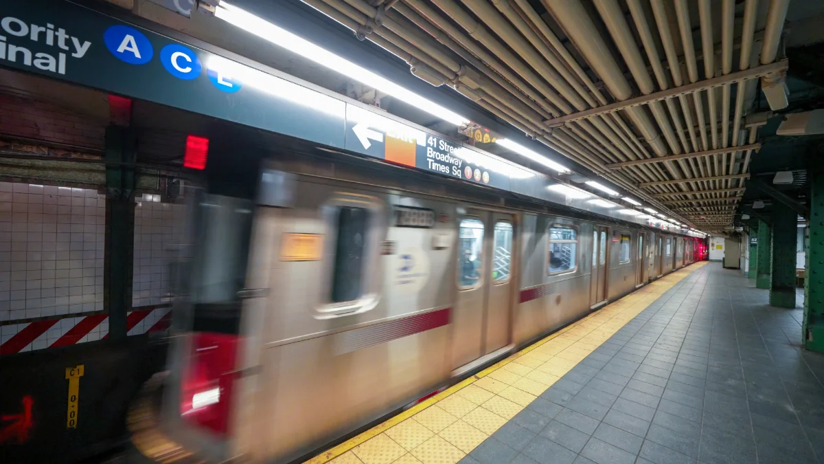 Policía de Nueva York abate a hombre con machete tras apuñalar a tres ...